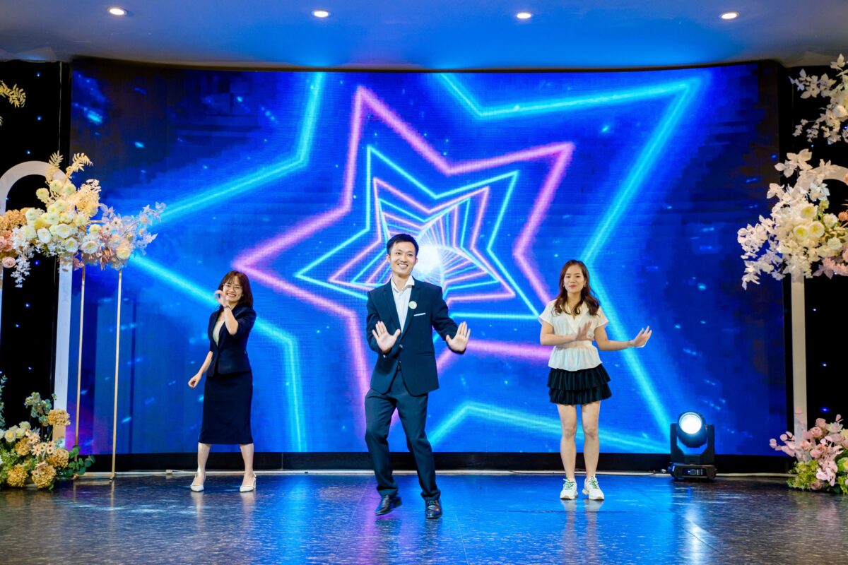 ĐIỂM HẸN CỦA NHỮNG BÔNG HOA MẶT TRỜI - Maple Leaf Academy - Hệ thống ...